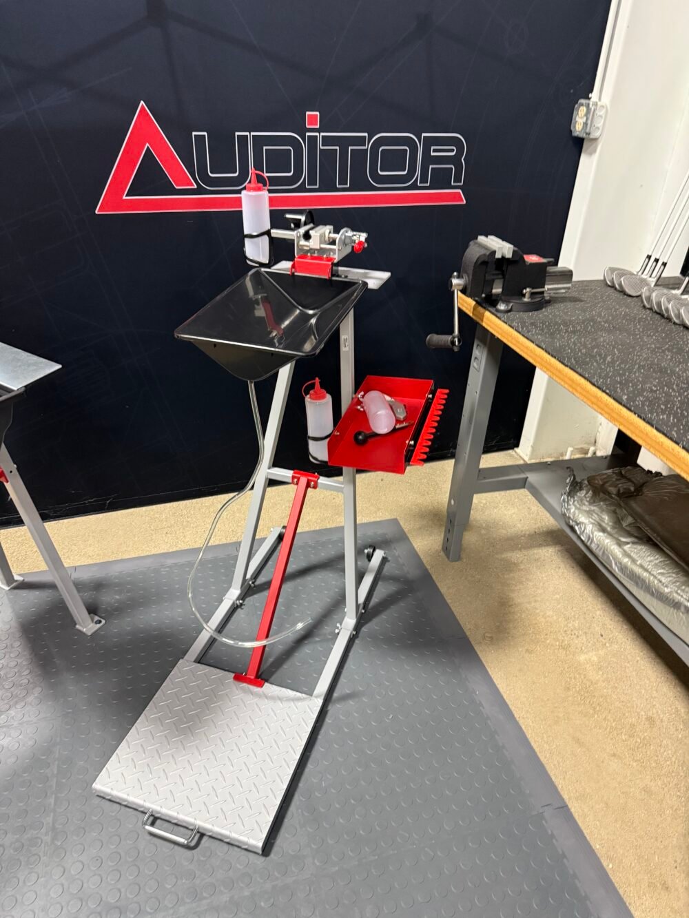 Golf Mechanix Mobile Grip Station – Micro Gripper Version